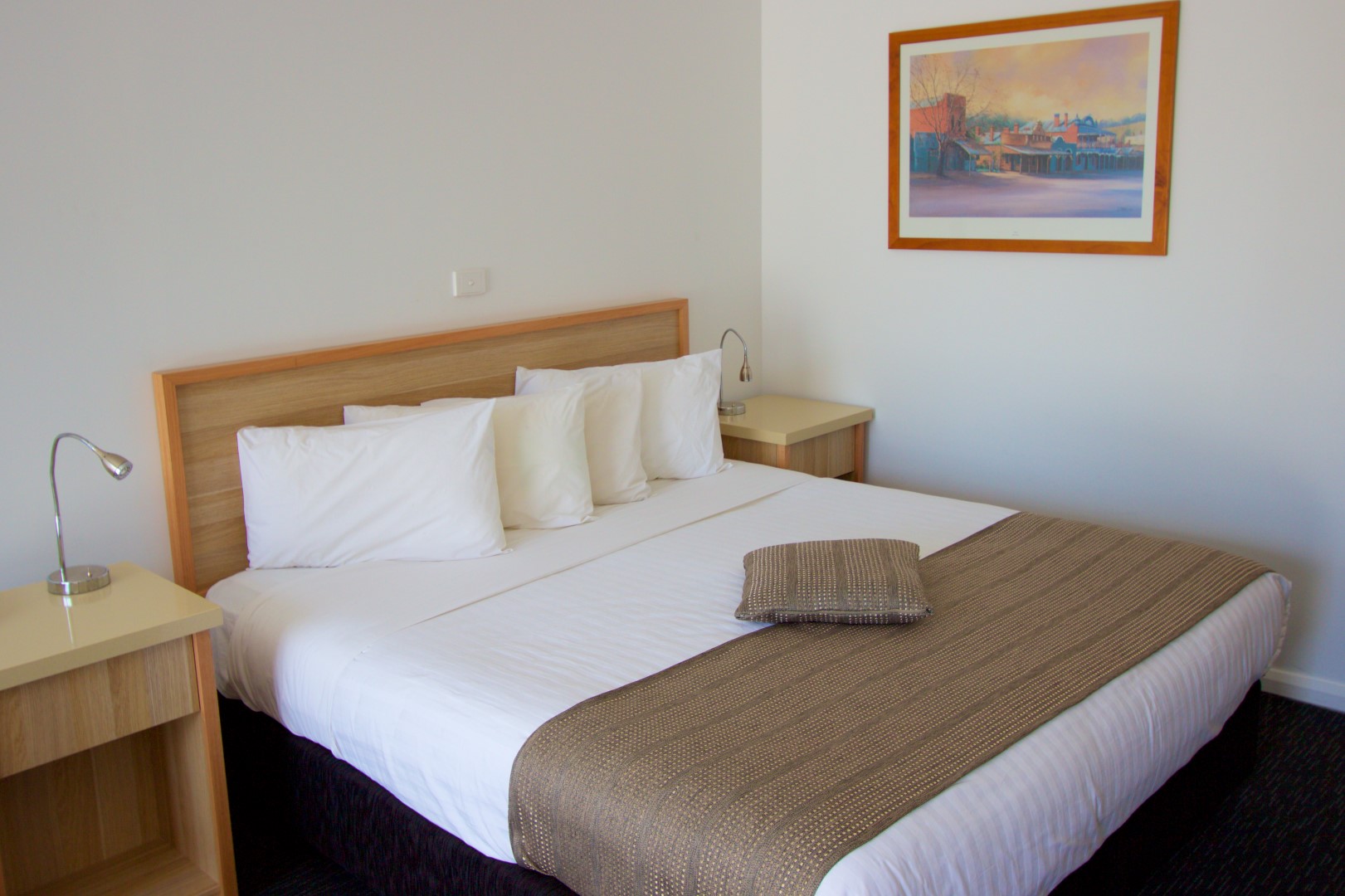Classic Queen Room - Albury Paddlesteamer